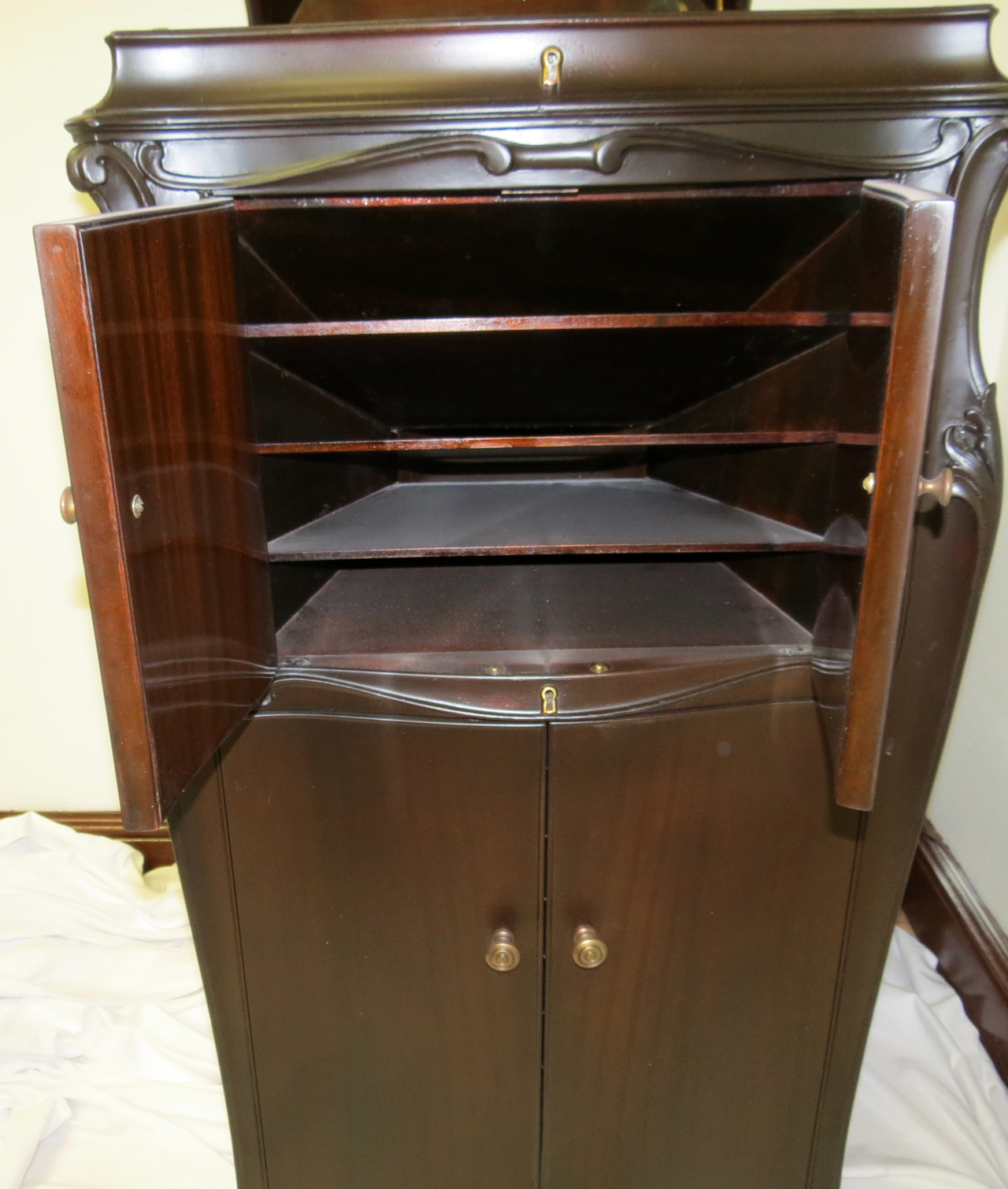 Victrola Victor Talking Machine Phonograph | Modernism